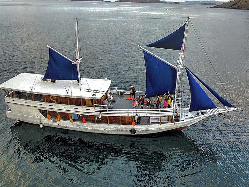 Liberty II Semi Phinisi Boat - Komodo Tour Boat
